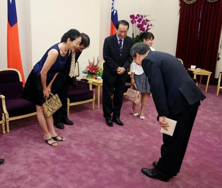 Japanese culture of bowing - VXT International.,JSC